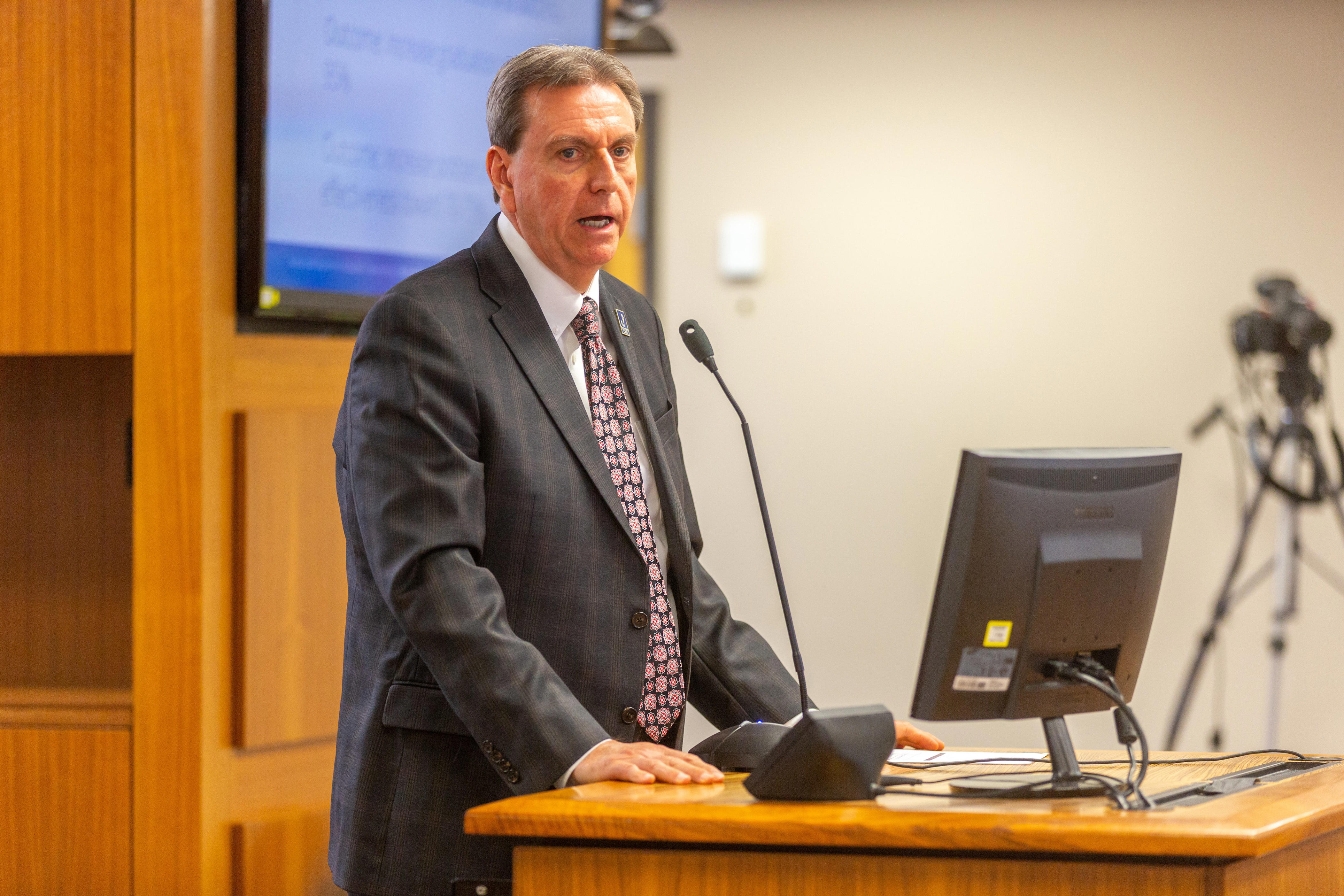 Kansas education commissioner Randy Watson announces his retirement