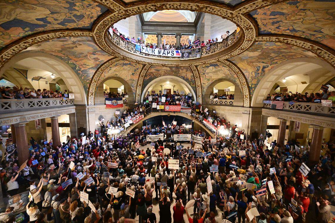 Thousands flood Missouri Capitol to protest gerrymandering, direct ...