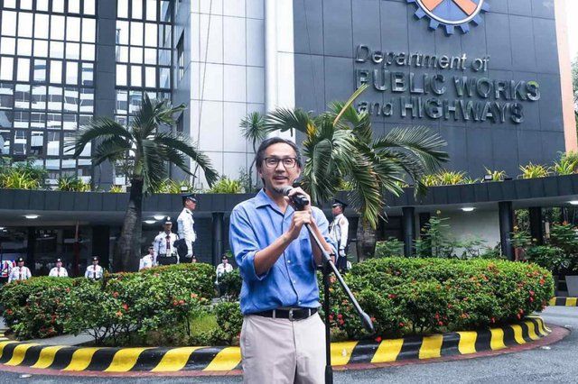 Dizon suspends uniform policy for DPWH employees amid alleged harassment