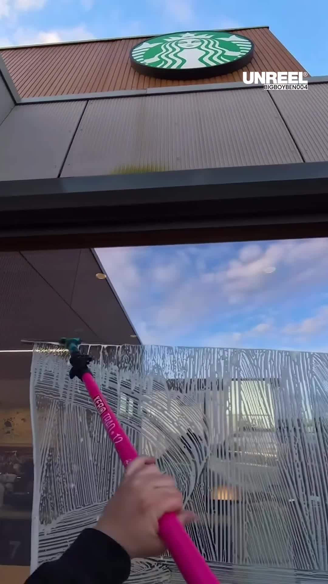 Satisfying viral window cleaning techniques that will leave you mesmerized!