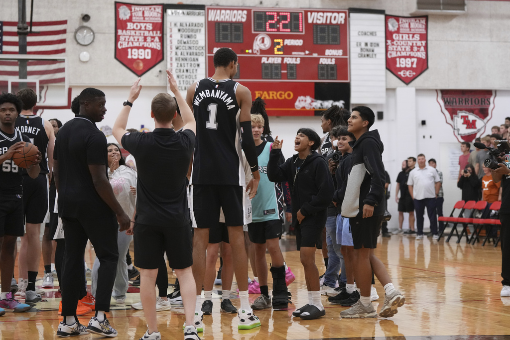 Spurs surprise central Texas students with visit after deadly flash flood