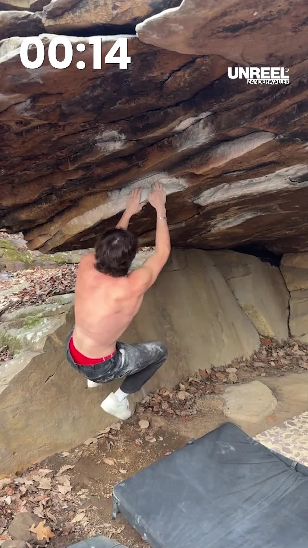 Mind-blowing deep water solo: Zander's harness-free rock climbing ...