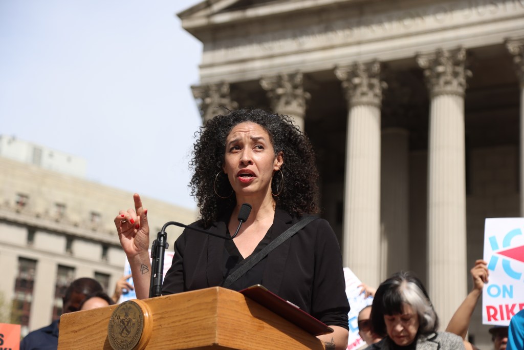 NYC Council members override Mayor Adams’ vetoes of grocery delivery bills