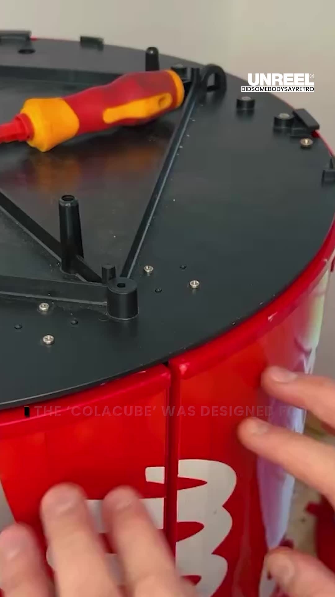 Building the Colacube: Turn a Coca-Cola can into a retro gaming console!