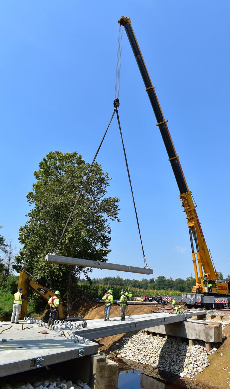 New beams put in place for Panther Creek Bridge