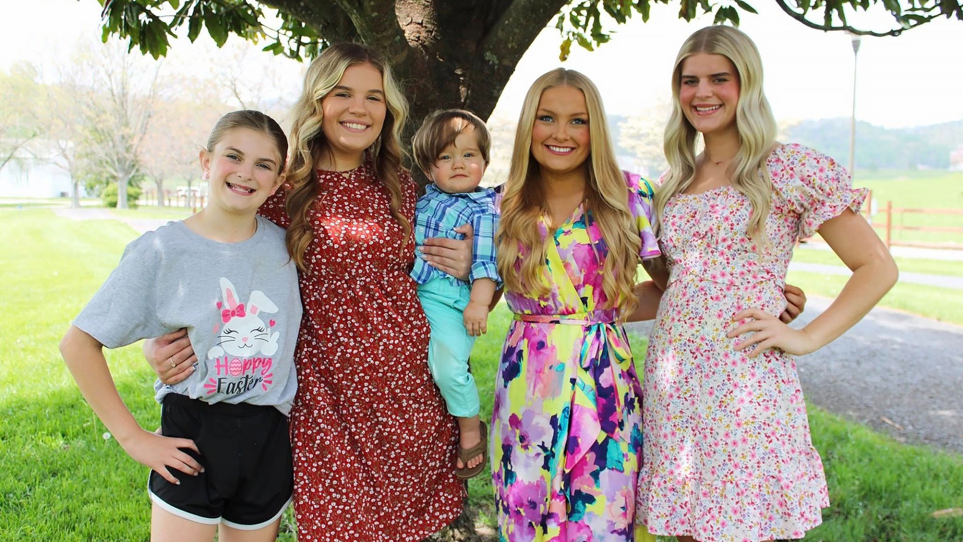 Cheerleader Laken Snelling Posed With Boyfriend on Easter Before Baby's ...