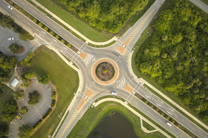 How to drive in a roundabout: A mini driving lesson