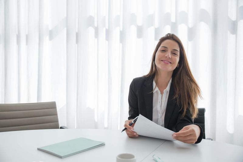 13 Timeless Traits Women Have That Draw in the Right Men