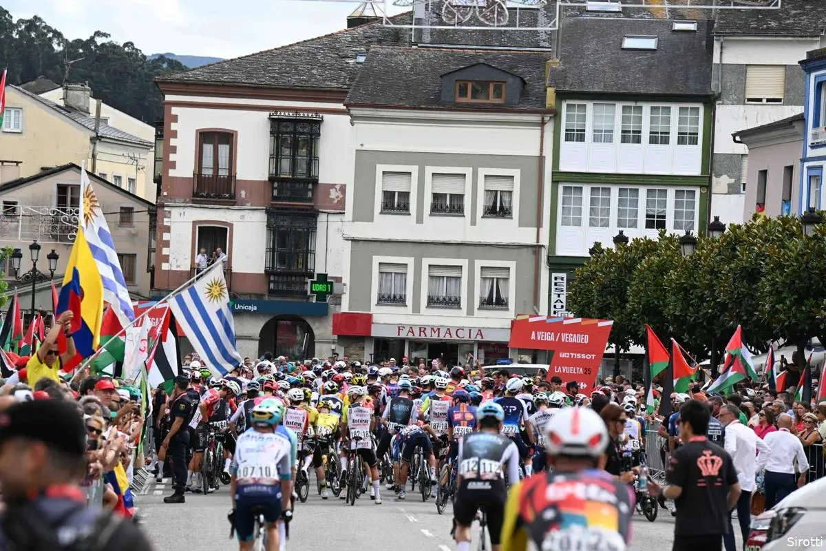 Fines, time penalties and jury report Vuelta a España 2025 | Jury once ...