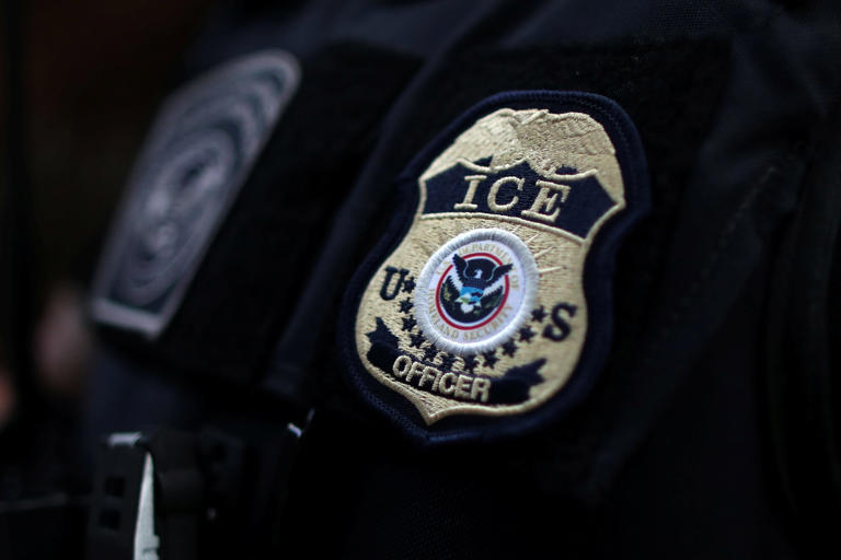 Feds look for law enforcement offices in Des Moines. An immigration ...
