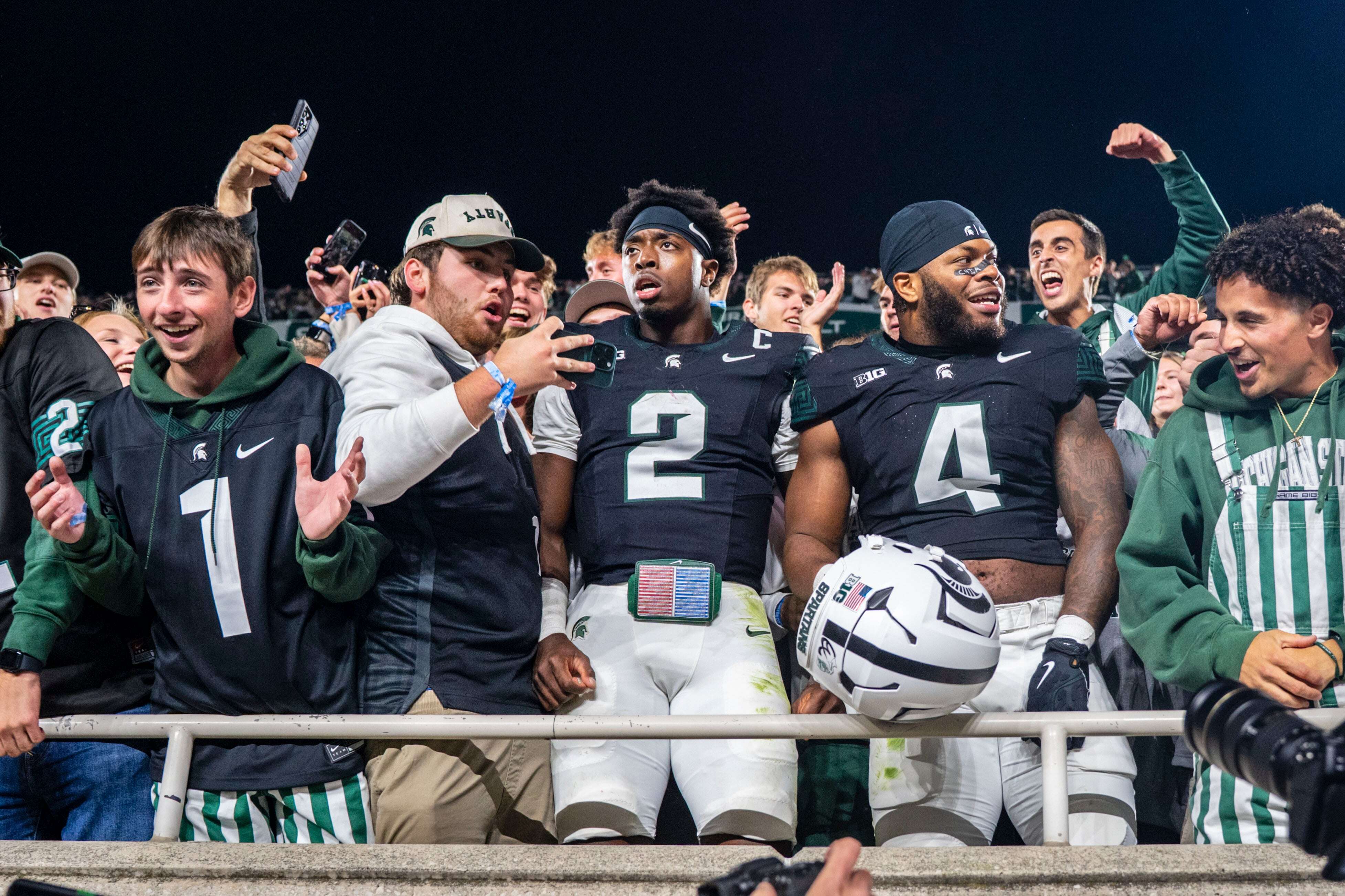 Michigan State’s Aidan Chiles scoops up coach’s son in heartwarming ...