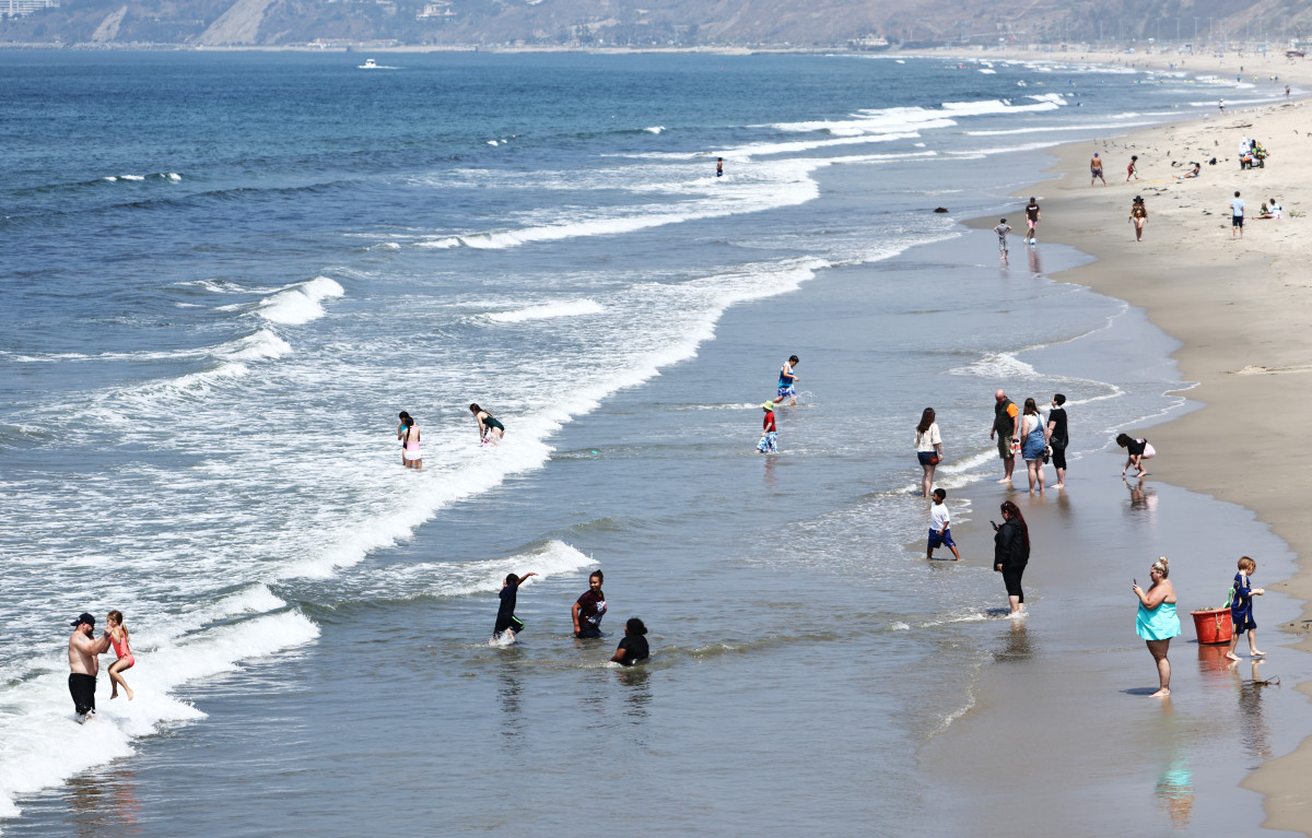Popular beach city known for pro-crypto dining declares fiscal distress