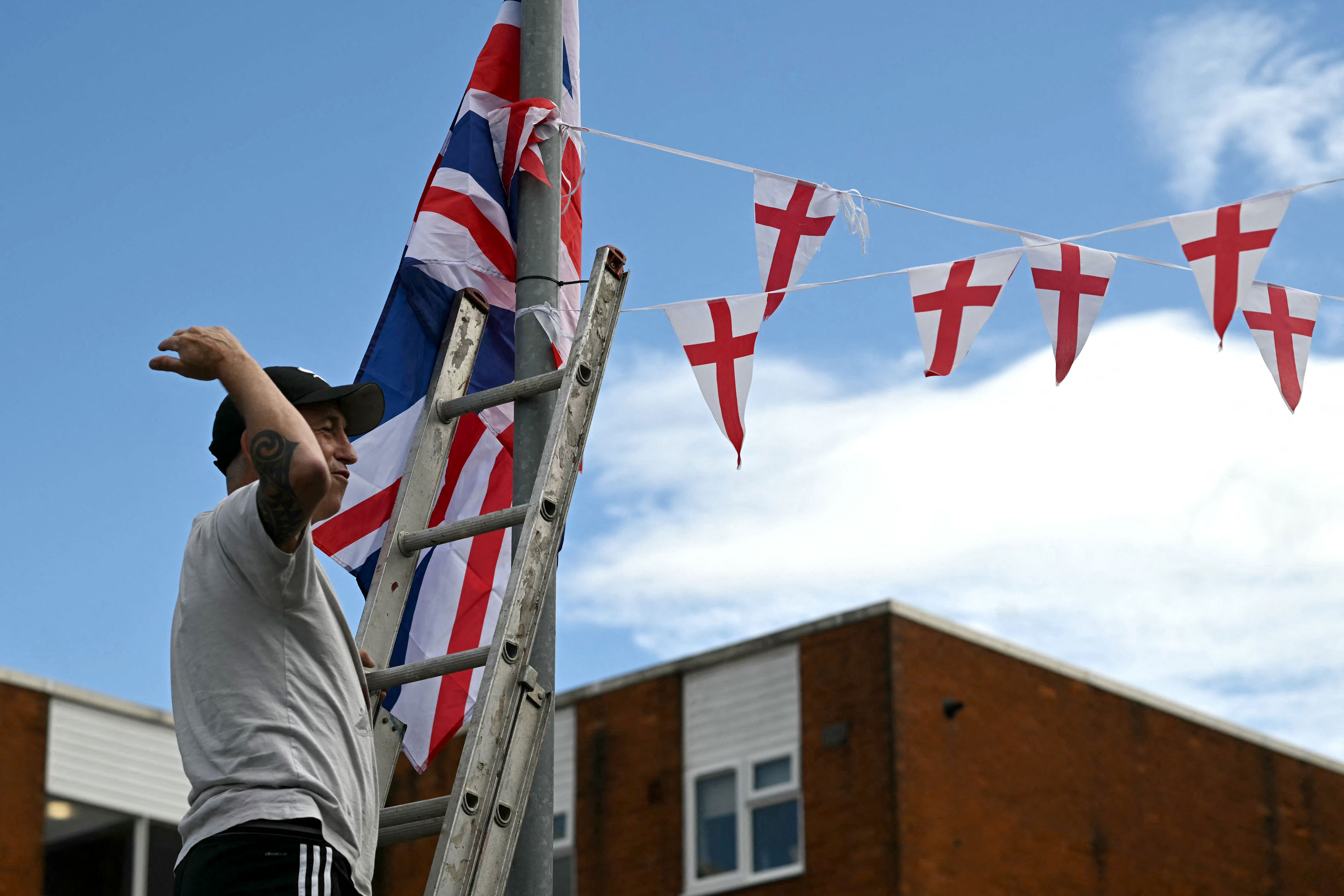 What are the laws on flying St George's flags on lampposts and motorways?