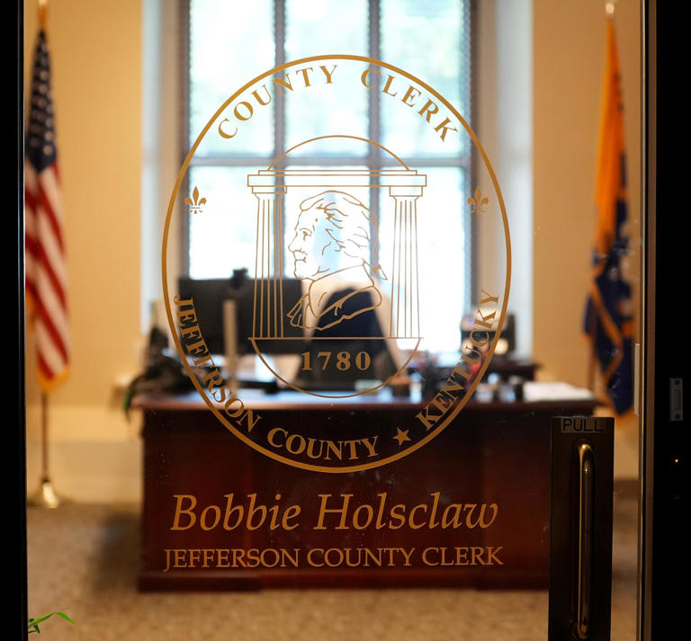 Jefferson County Clerk Bobbie Holsclaw dies at 81