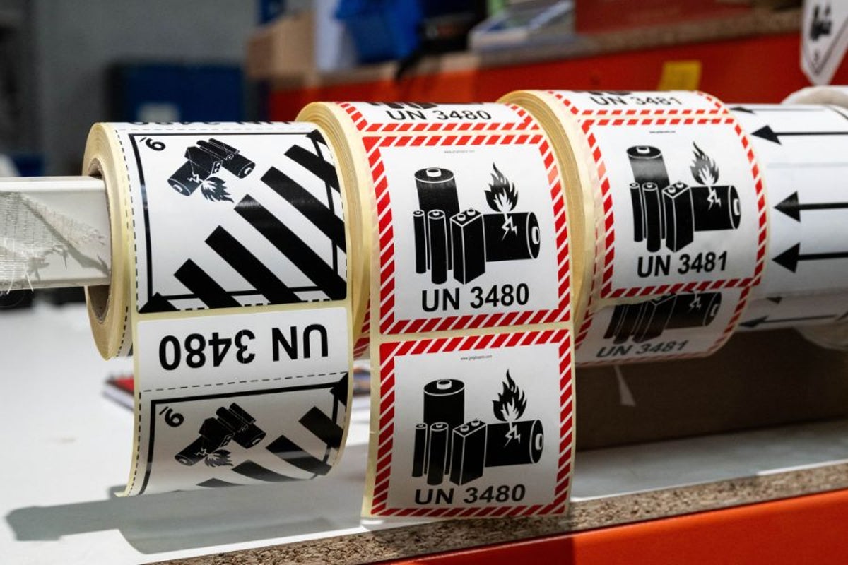 FAA issues new warning over flying with lithium batteries after dozens ...