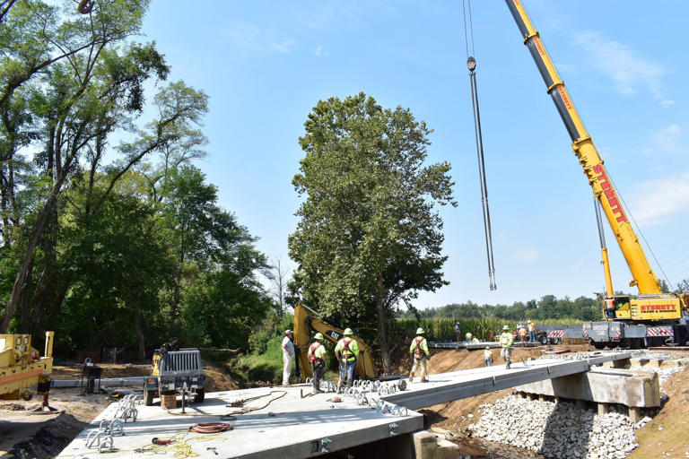 New beams put in place for Panther Creek Bridge