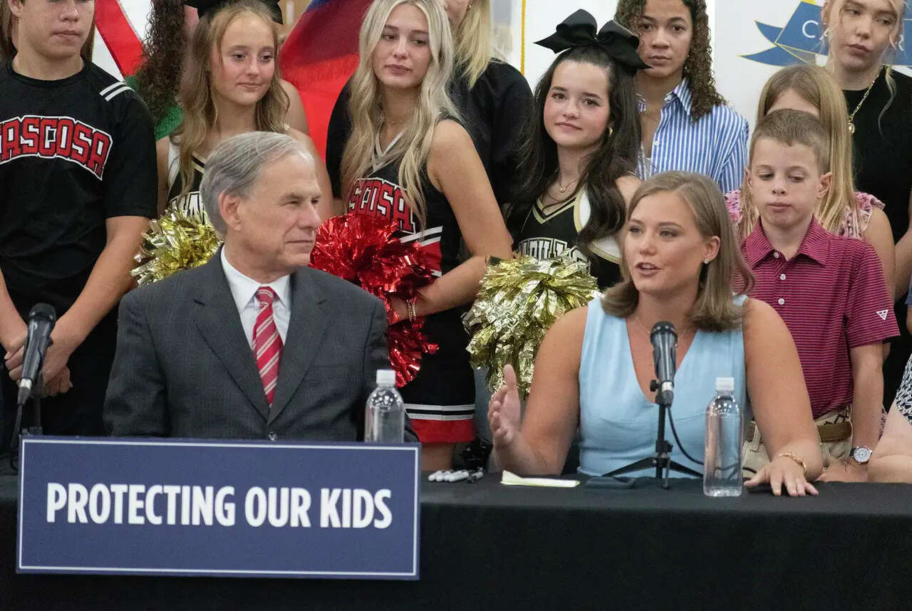 Texas educators praise new school cellphone ban