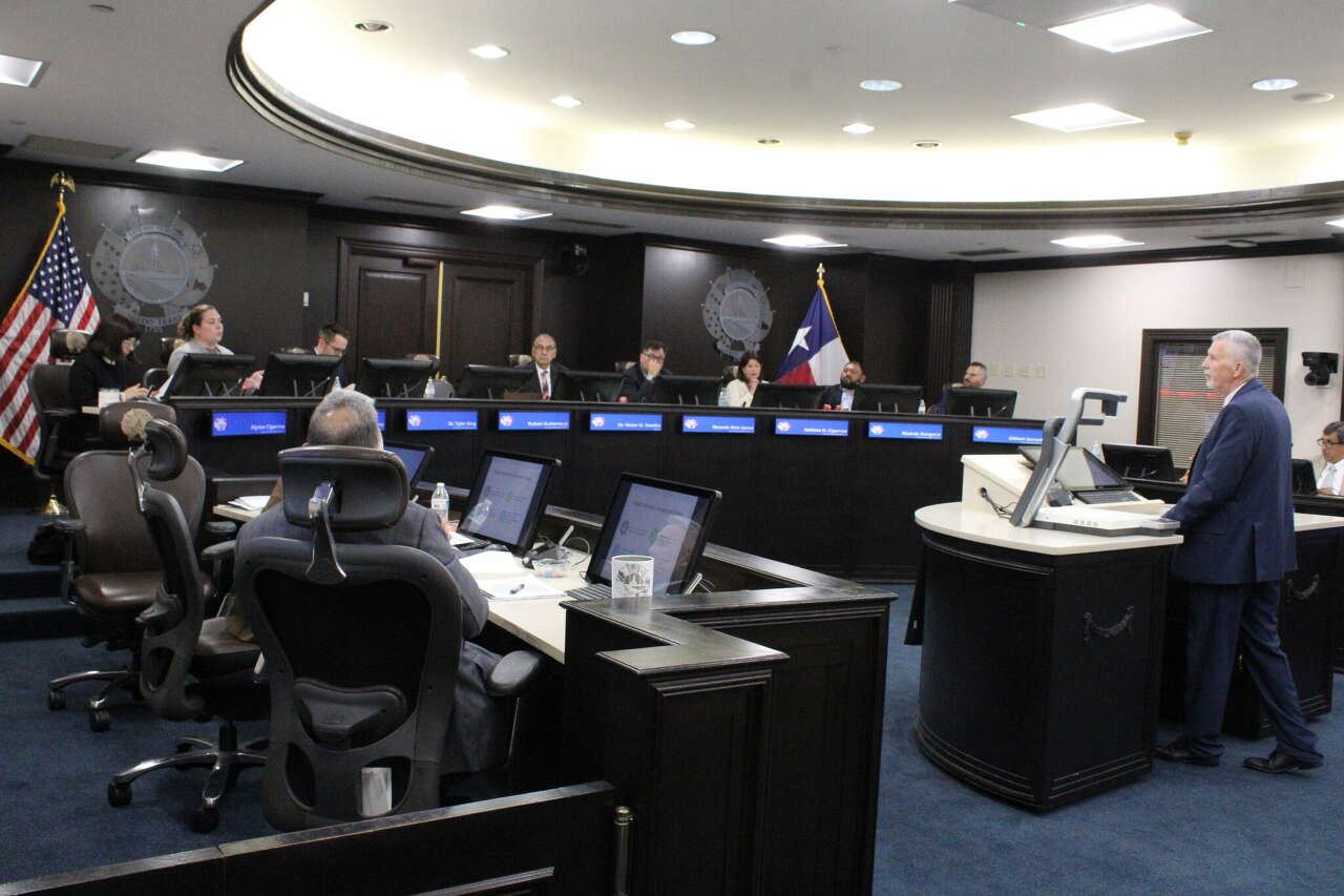 Laredo shifts tax funds to infrastructure amid slight rate cut