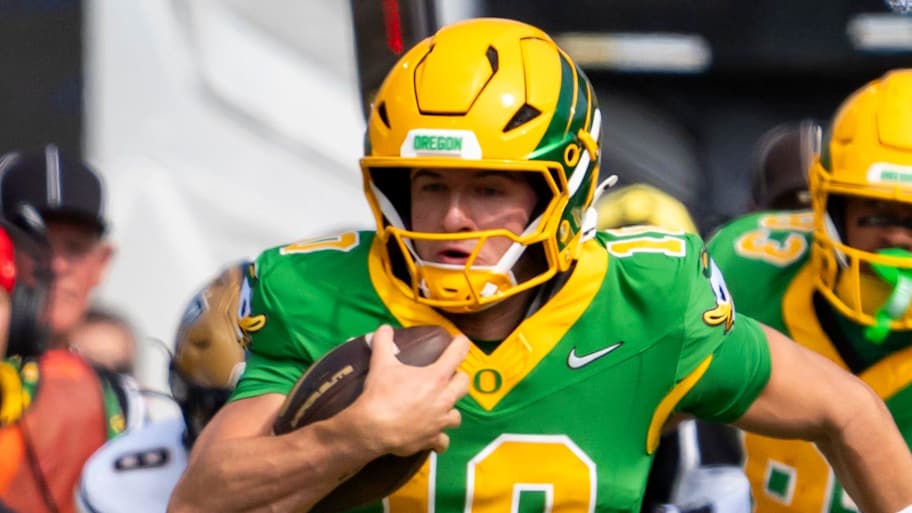 Why Quarterback Luke Moga's Play Should Excite Oregon Ducks Fans