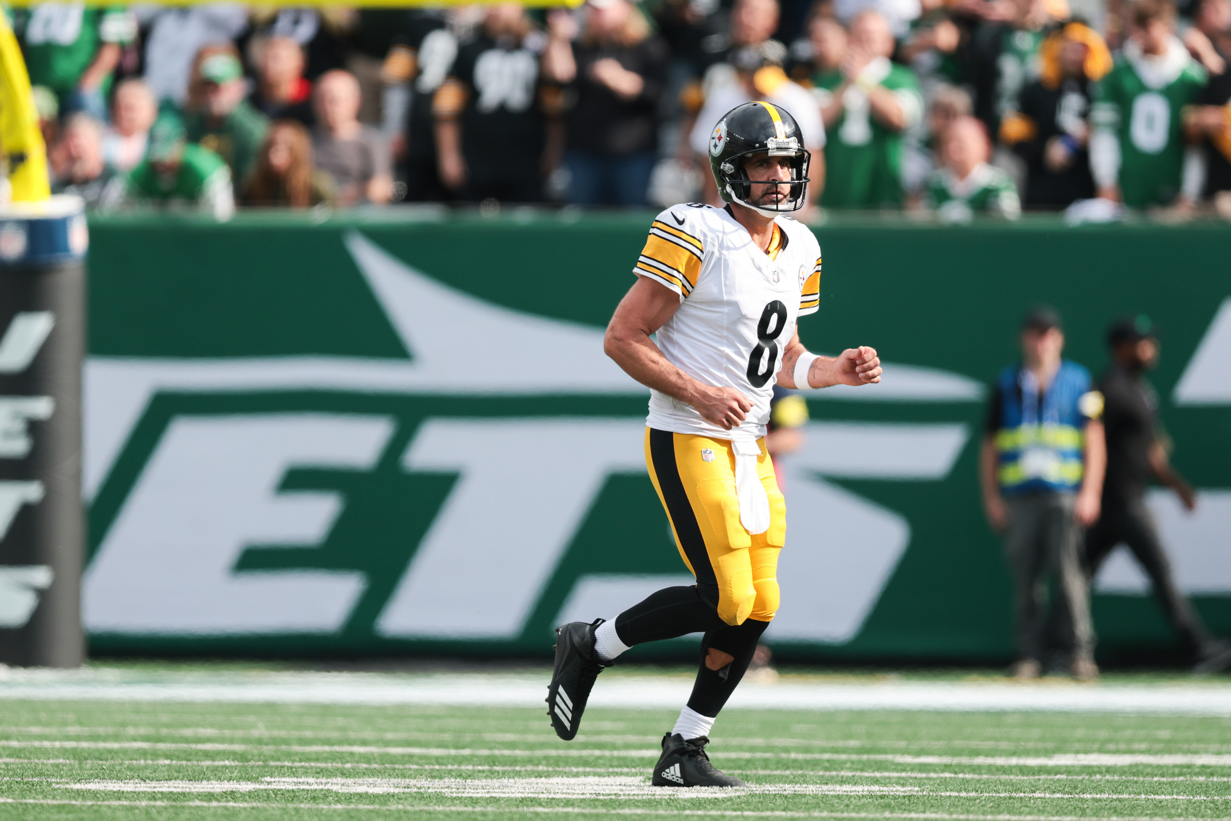 Steelers' Aaron Rodgers Appears To Take Brutal Shot At Former Jets ...
