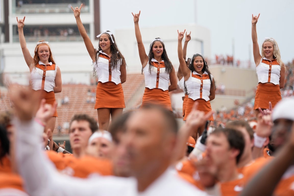 Standout SEC cheerleader photos from the 2025 college football season