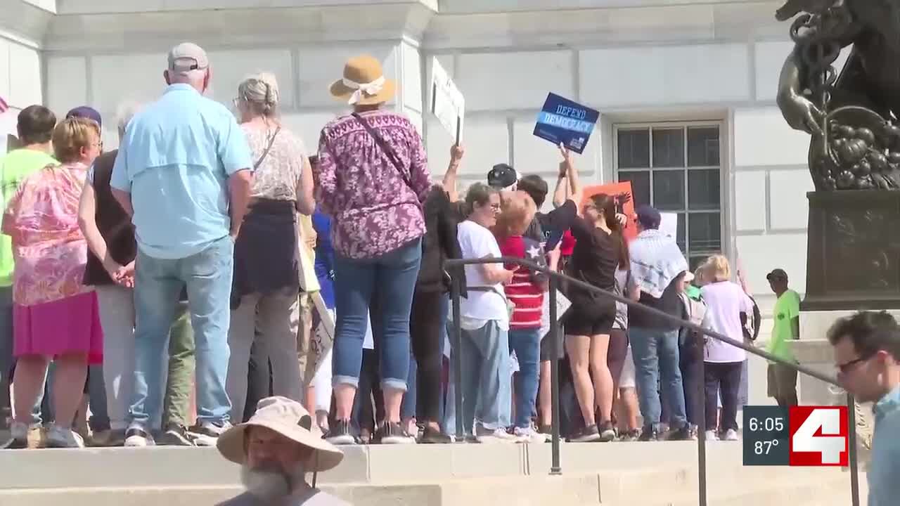 Missouri Senate introduces redistricting bill as thousands protest on ...