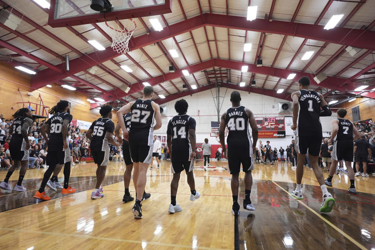 Spurs surprise central Texas students with visit after deadly flash flood