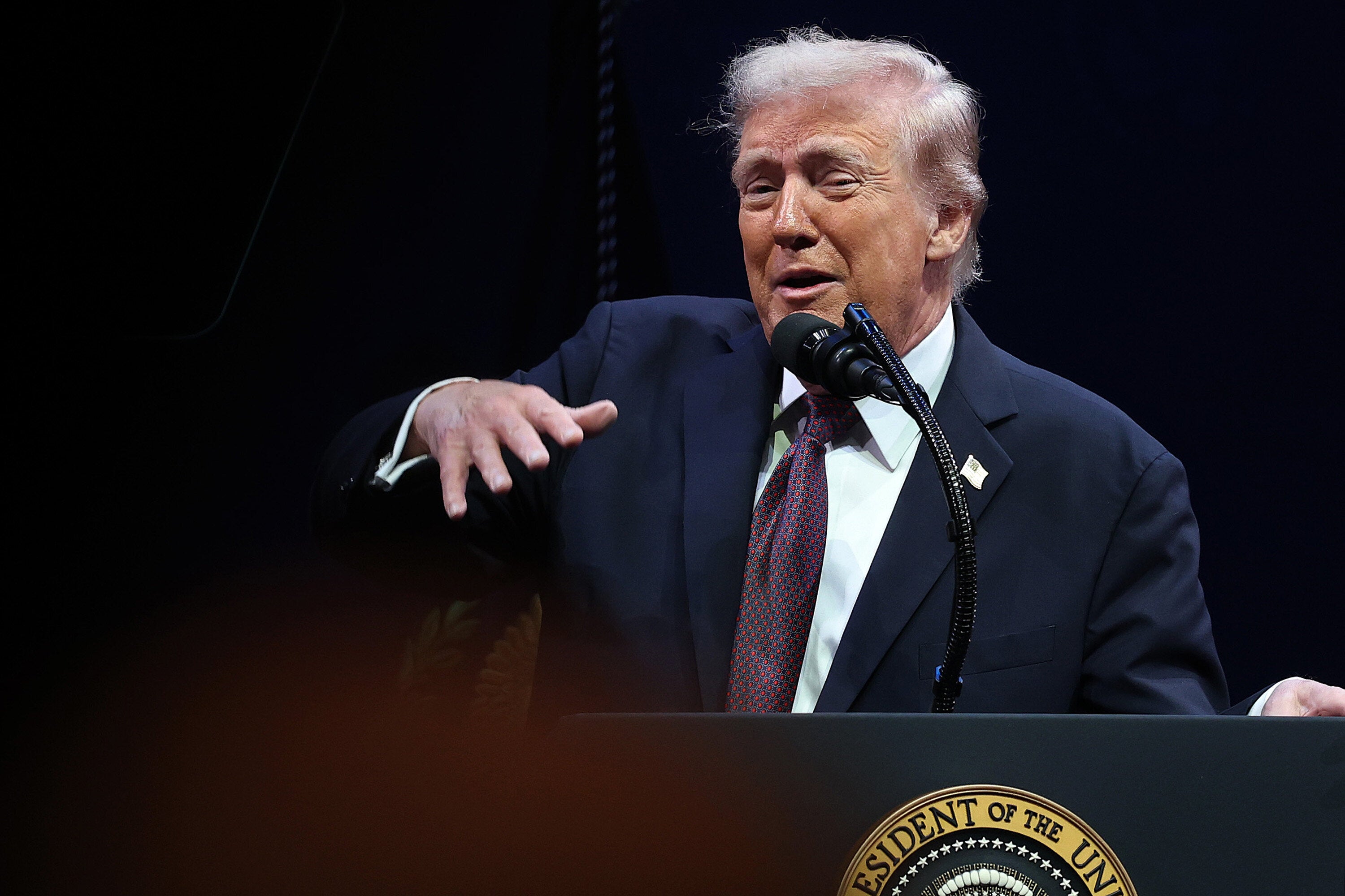 Trump's Signature Is Under Intense Scrutiny. A Handwriting Analyst ...