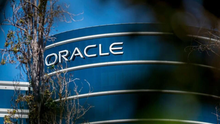 Oracle share price jumps 36%, posts biggest one-day gain since 1992 ...
