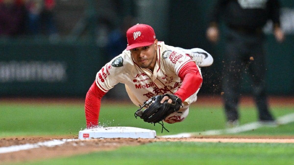 ¡Y que viva el rock and roll! Alex Lora presente en la Serie del Rey