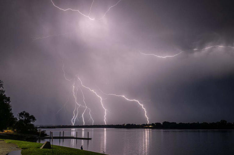 Spectacular lightning storm jolts Tri-Cities skyline. See the photos ...