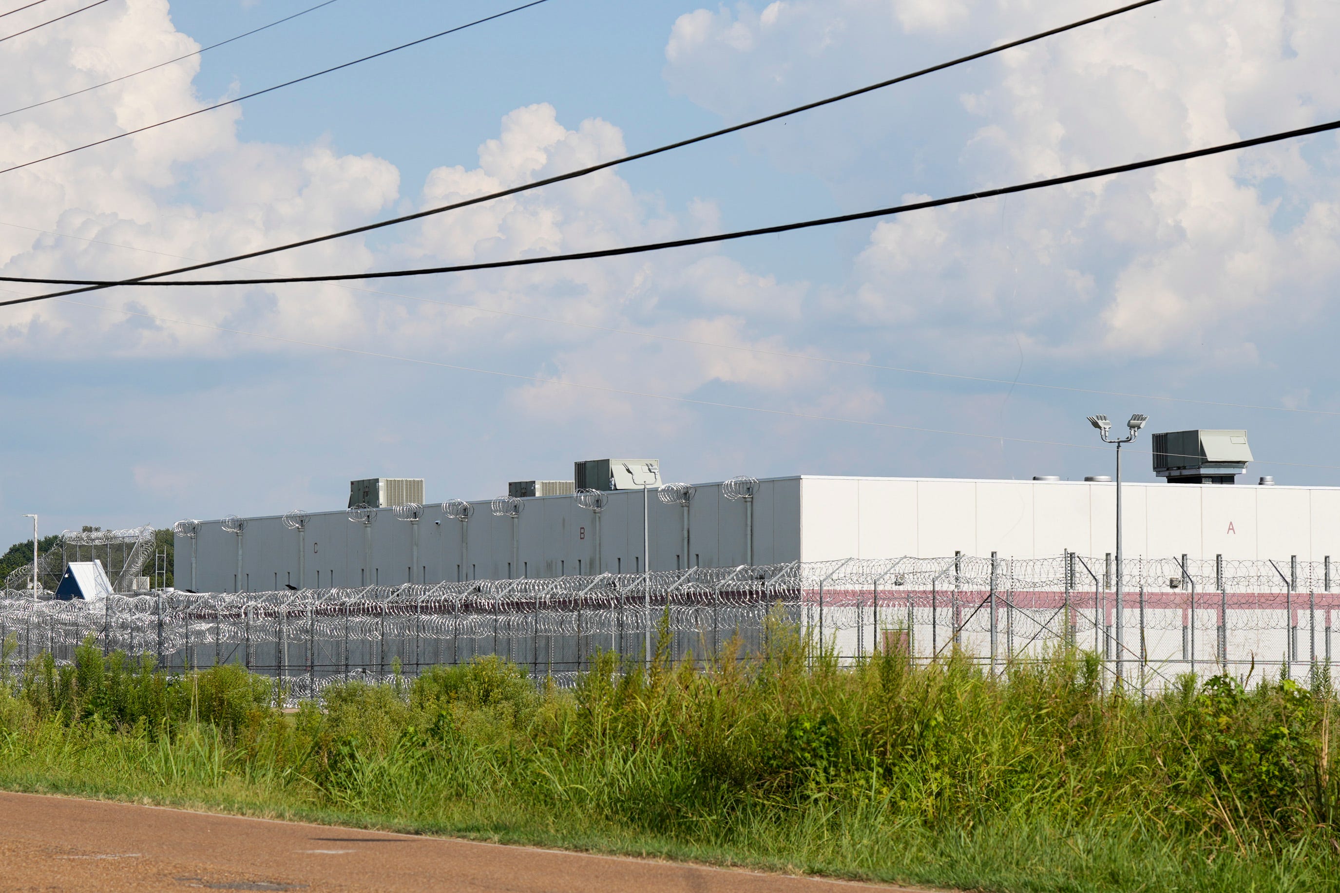 Former West TN prison now receiving ICE detainees, company operating ...