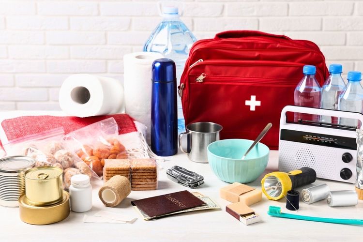 Persiapan Saat Bencana, Ini 10 Perlengkapan Emergency Kit yang Paling ...