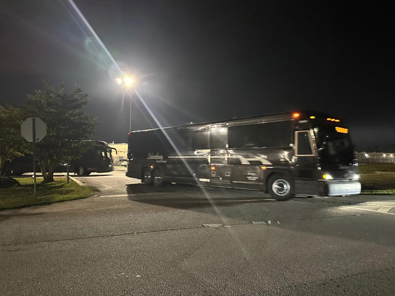 316 korean workers depart ice detention for homebound flight