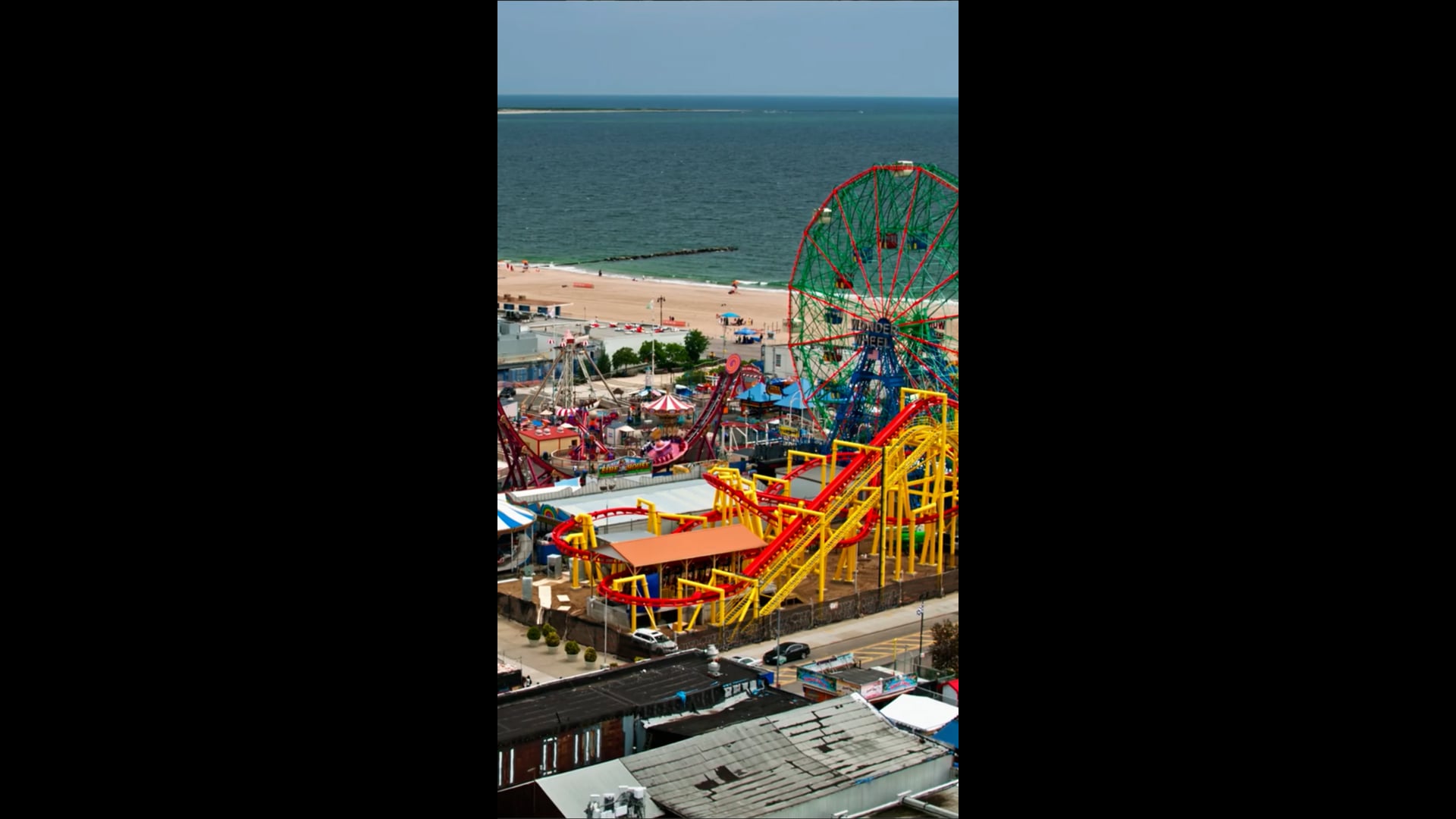 Coney Island ovenfra: Den tidløse spenningen i en klassisk temapark.