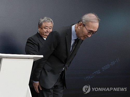 KT 이용 5천561명 유심 정보 유출…김영섭 대표 "죄송하다"(종합2보)