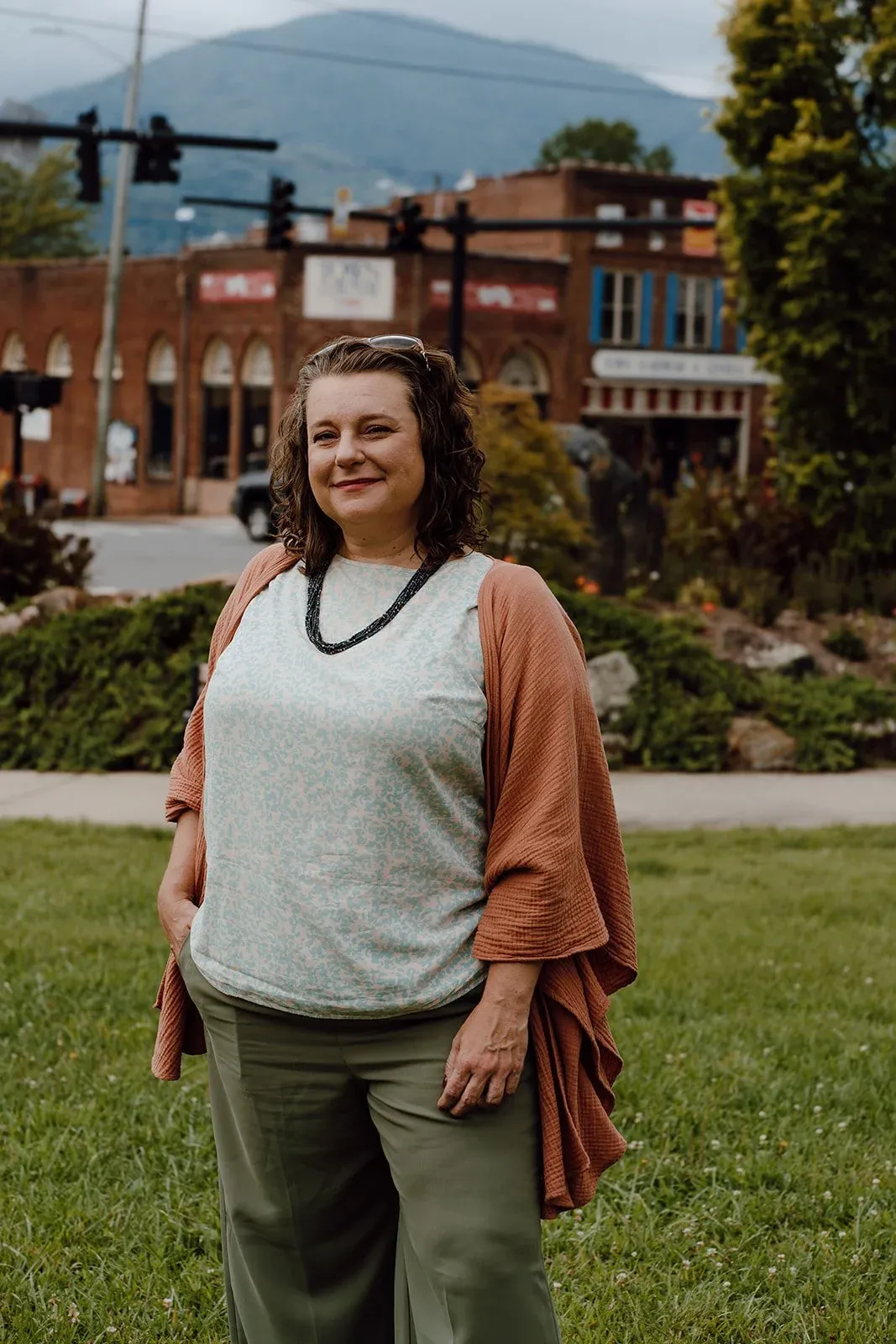Black Mountain attorney Anna Stearns announces bid for Buncombe County ...