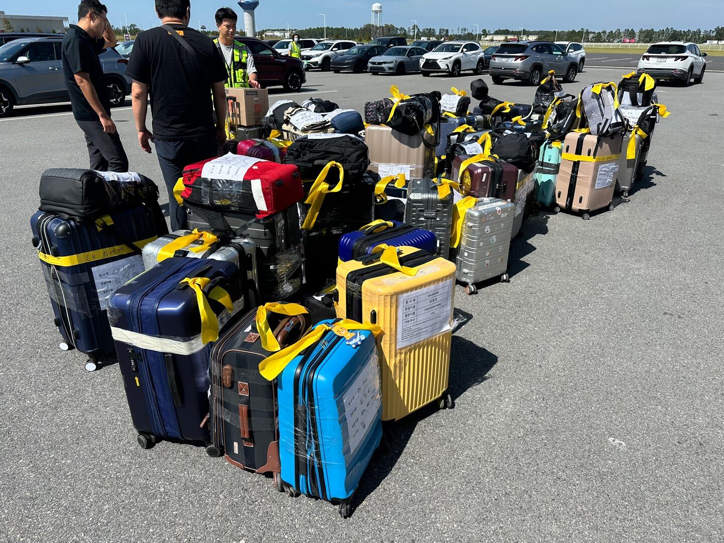 316 korean workers depart ice detention for homebound flight