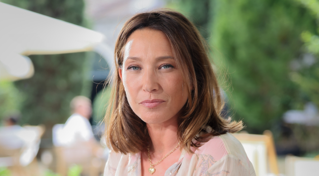 "Ma mère a tenu" : Laura Smet révèle pourquoi elle est la seule à ne ...