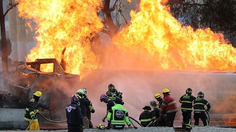 Explosion d'un camion-citerne à Mexico : trois morts