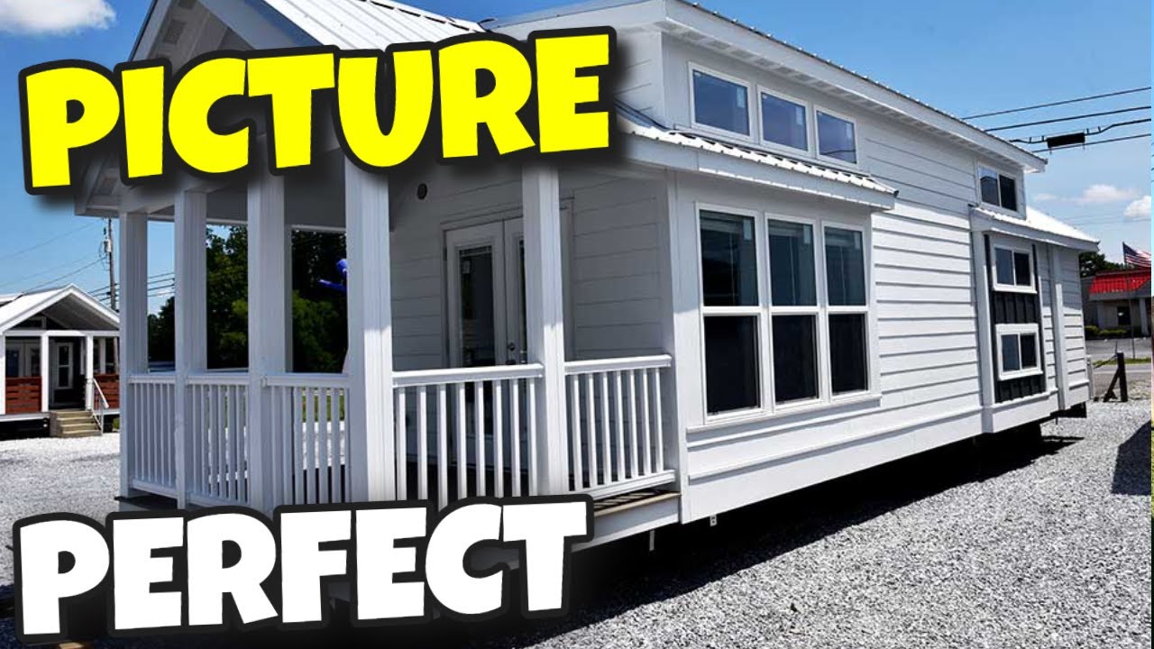 A Compact and Comfortable Mobile Home Designed for Retirement