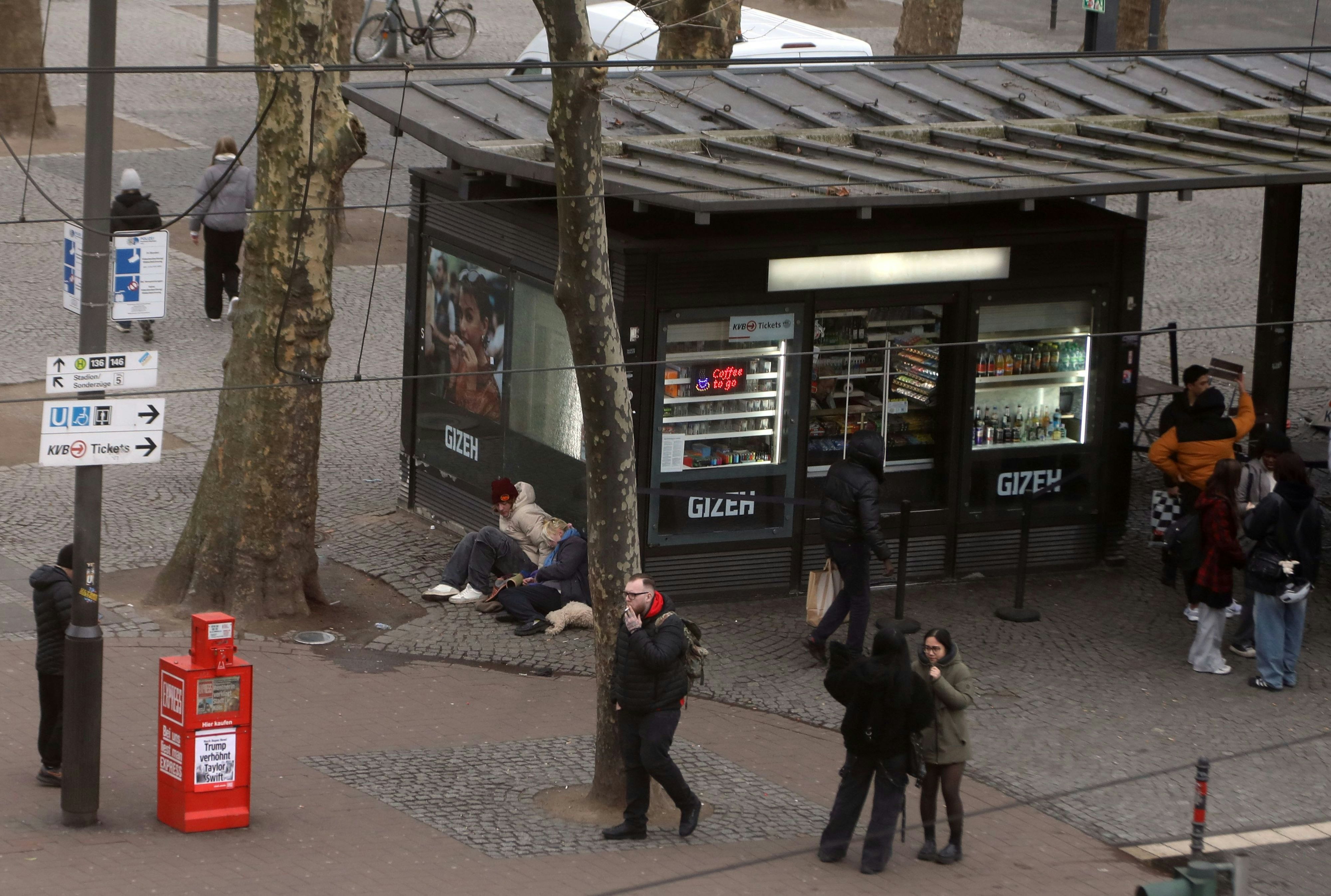 Der Ort ist heikel: Polizei-Aktion auf Kölner Platz