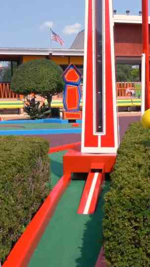 Crazy Mini Golf Hole WITH A LOOP!