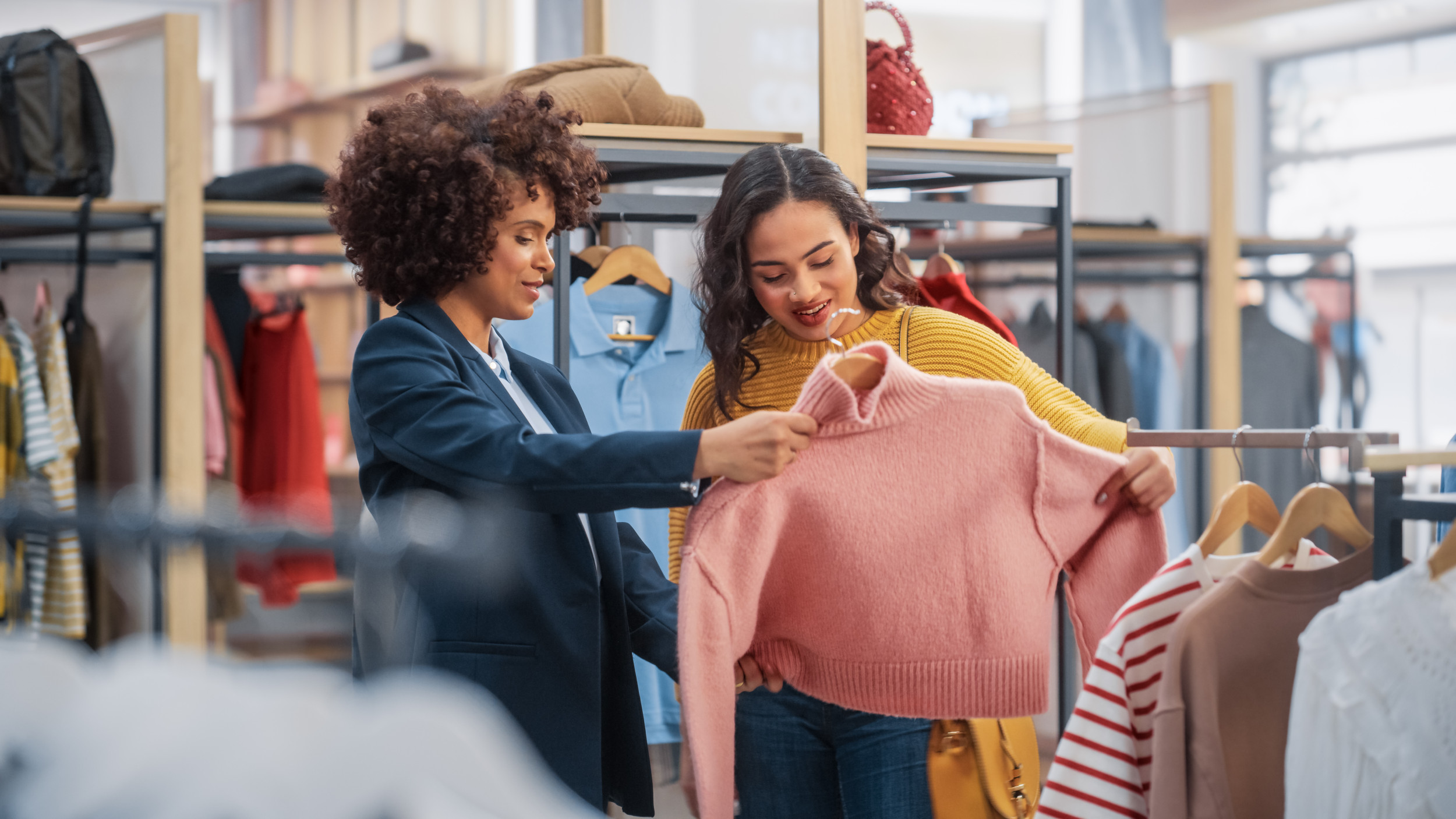 Tourist unprepared for cold thrifts $5 sweater—then discovers true value