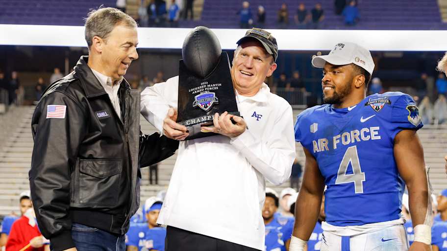 Troy Calhoun: Air Force's long-tenured coach among college football's elite
