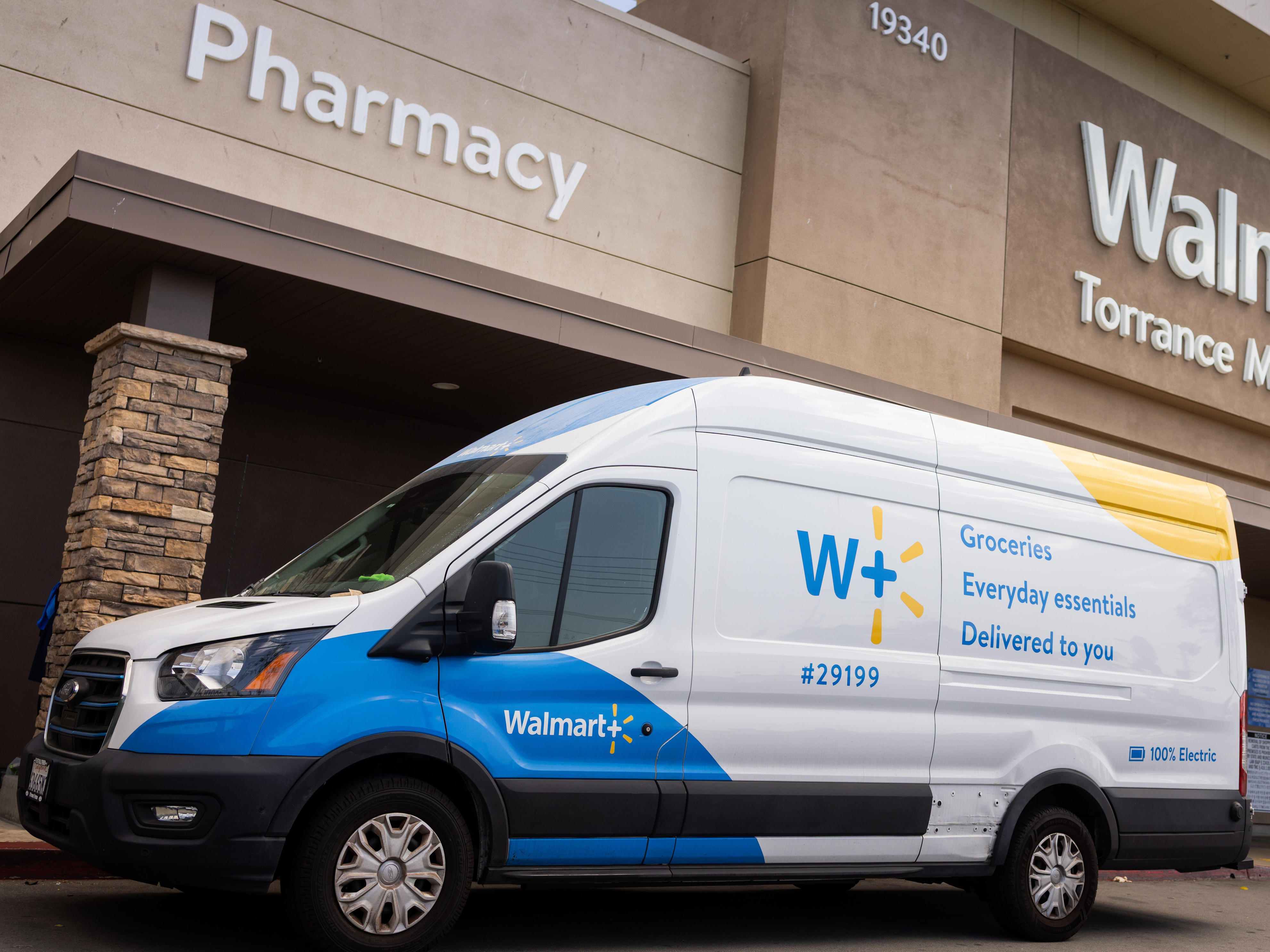 Walmart's fastest delivery this year was under 5 minutes, and it's a ...