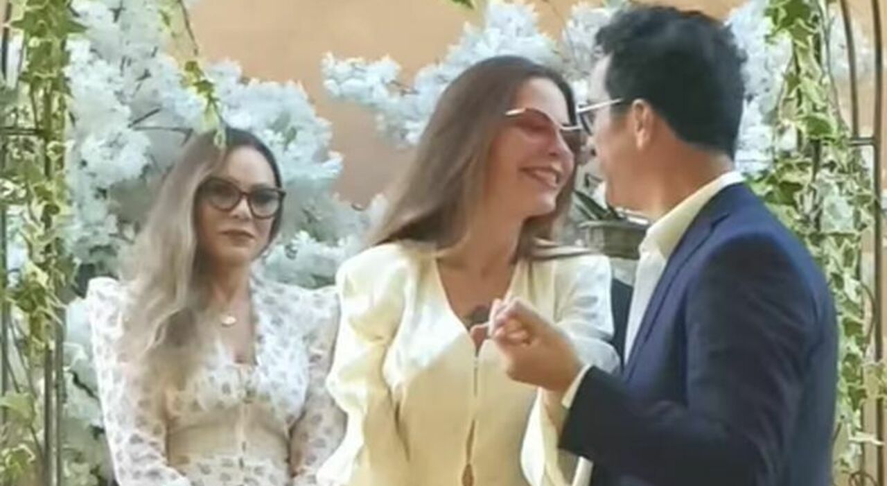 Naike Rivelli, il matrimonio con Roberto Marzano: l'abito da sposa ...