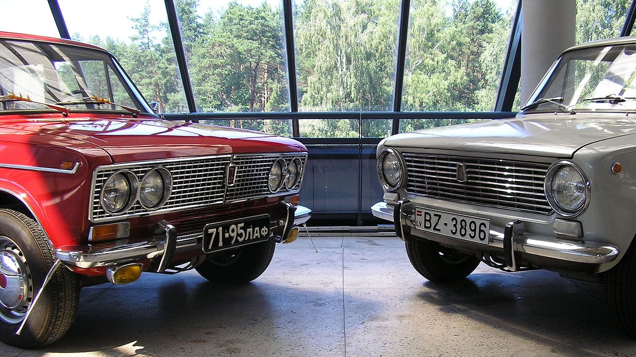 Why did cars come with curb feelers? A lost trend