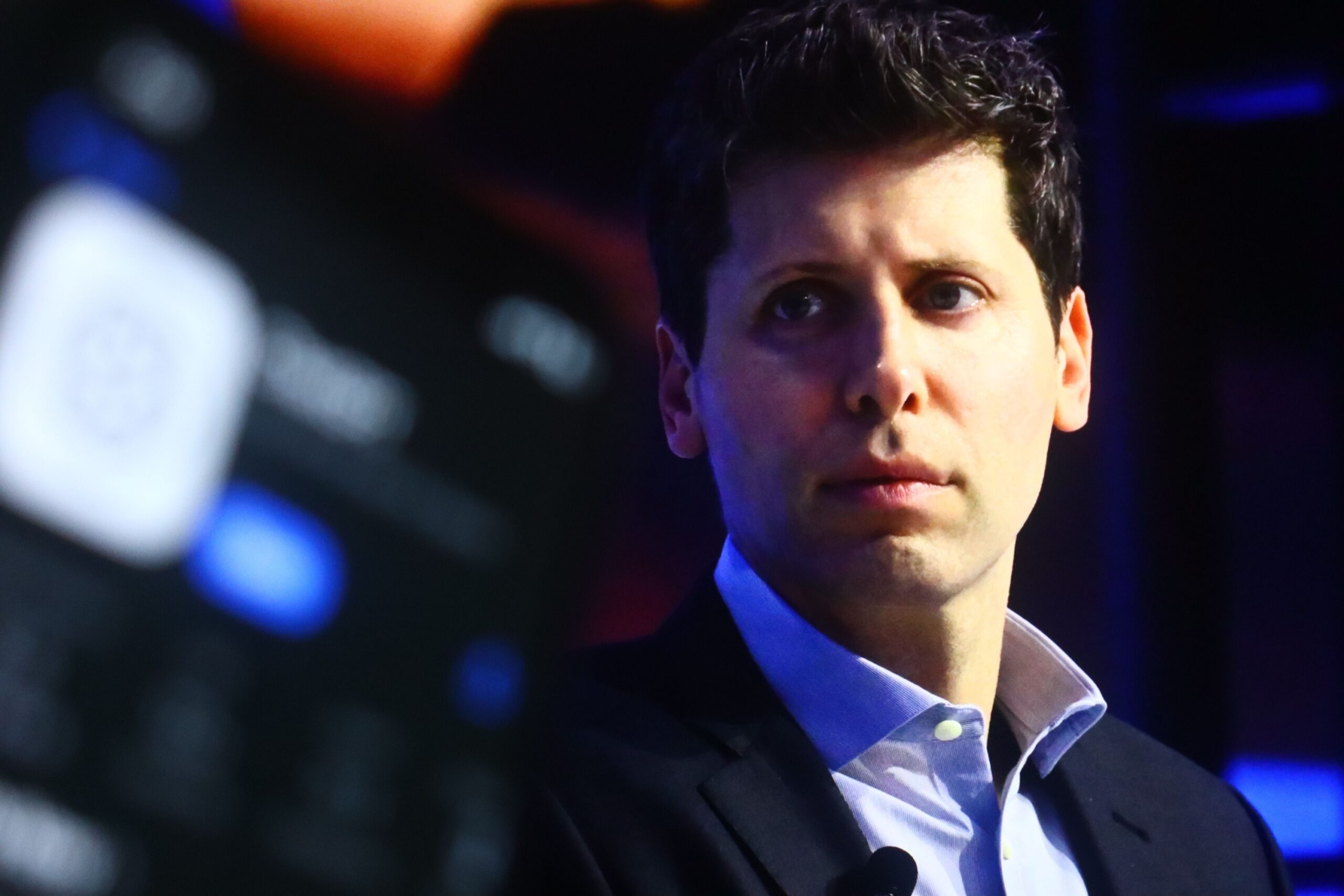 Sam Altman nechce na burzu. OpenAI ale zoufale potřebuje peníze