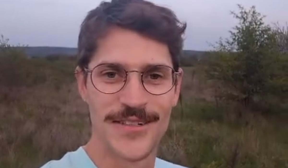 Irish walker bares his sole and strolls to a Guinness World Record